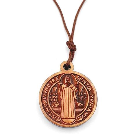Collar Con Colgante De La Medalla De San Benito Madera De Olivo Y