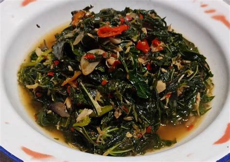Resep Tumis Daun Pepaya Daun Singkong Dengan Ikan Pindang Suwir Oleh