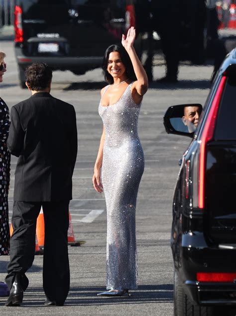 Tendance robe transparente elle est difficile à porter mais aussi la