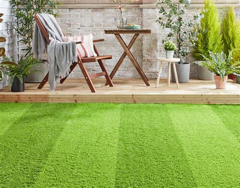 Comment poser correctement du gazon synthétique sur une terrasse