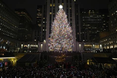 Así se vivió el encendido del árbol de Navidad en el Rockefeller Center