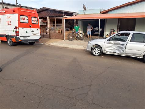 Gestante de 19 anos fica ferida após colisão entre carros em Chapecó