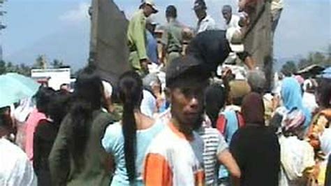 Rela Antre Berjam Jam Demi Beras Gratis News Liputan