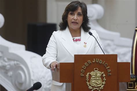 Dina Boluarte juró como presidenta del Perú tras vacancia de Pedro
