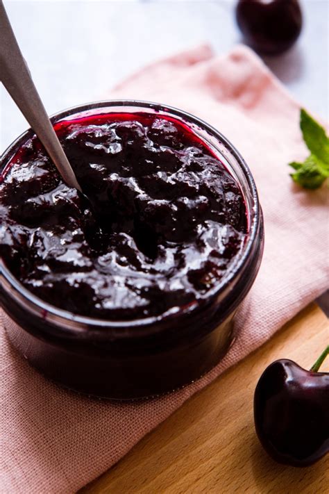 Confiture de cerises à la menthe