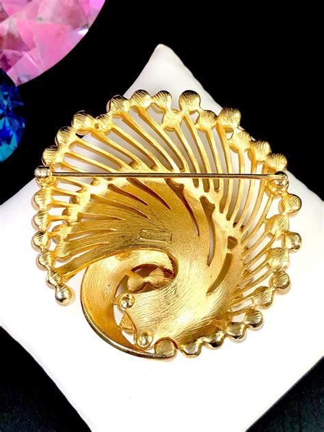 RARE 60 S CROWN TRIFARI GOLD TONE FAUX PEARL DIMENSIO Gem