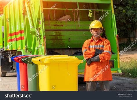5 729 Rubbish Collector Images Stock Photos Vectors Shutterstock