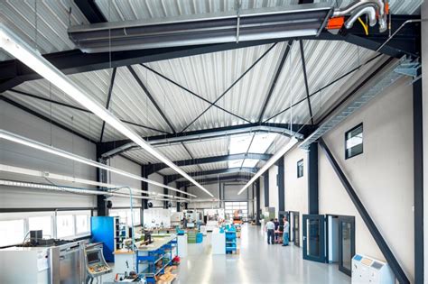 Neubau Halle mit Büro Stahlbau Nägele
