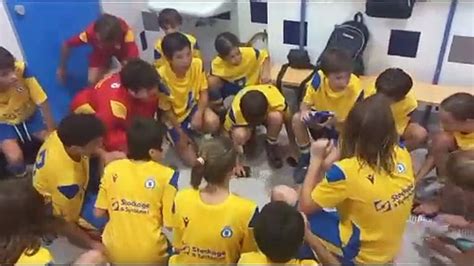 Celebration commune des 2 équipes U13 qui ont gagné chacun leur match
