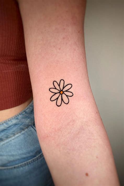 33 Fabulous Daisy Tattoo Ideas And Designs 2022 Daisy Tattoo Small