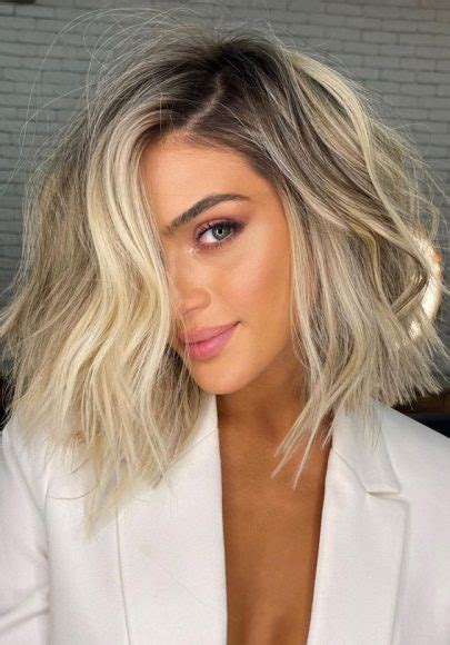 40 Trendy Haircuts For Women To Try In 2022 Honey Blonde Lob Haircut