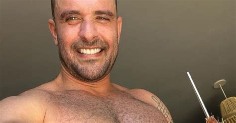 Diogo Nogueira Mostra Abd Men Sarado Em Foto Sem Camisa E F S Decretam