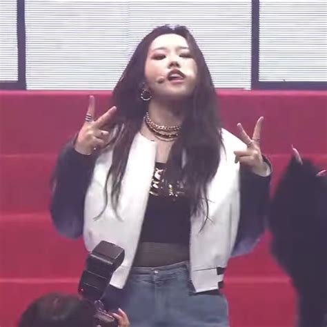 Olivia Hye Hyeju Loona Lq Icon Olivia Hye I Love Girls Olivia