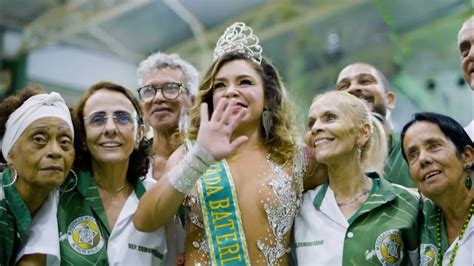 Vídeo Fabíola de Andrade relembra coroação como rainha da Mocidade