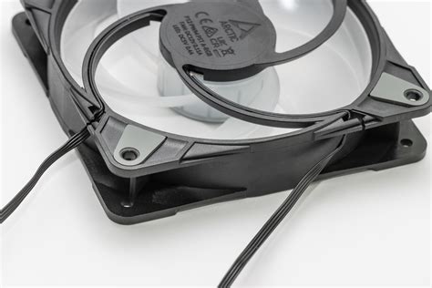 Arctic P12 PWM PST A RGB Test Shining Performance