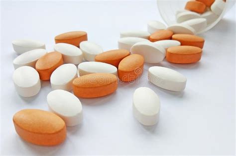 Píldoras Tabletas Y Cápsulas Farmacéuticas Coloridas Clasificadas De