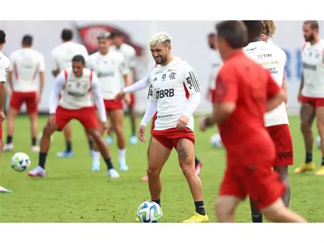 Elenco do Flamengo ganha folga dupla e volta aos treinos na terça feira