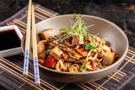 Nouilles chinoises à la sauce de soja Les Recette de A à Z
