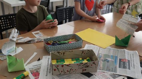 Coś z niczego papierowe żaglówki Biblioteka dla Dzieci w Łomży