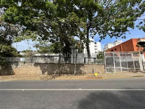 Se Ofrece En Venta Amplia Y Super Bien Ubicada Casa Con Mucho Potencial