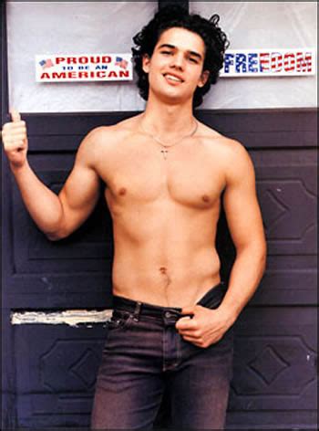 Steven Strait Picture
