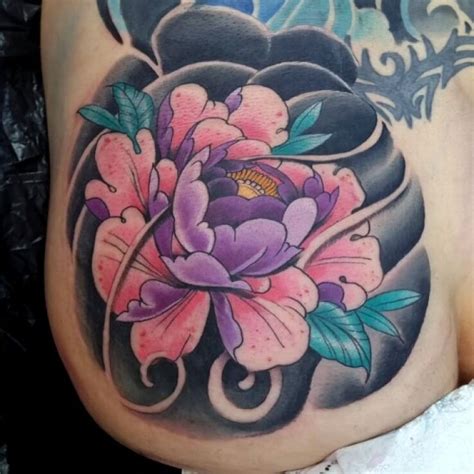 Tatuaż peonia japoński wzór Autor Lucky Tattoo dziarownia pl