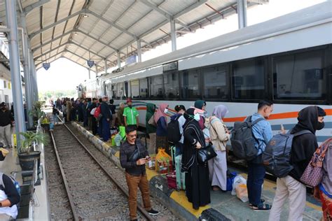 Hari Ini Puncak Kepadatan Penumpang Libur Natal Di KAI Daop Jember