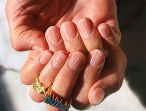 Descubrir 52 imagen uñas cortas naturales decoradas Viaterra mx