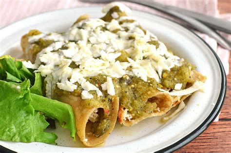Cómo hacer tacos dorados con salsa verde