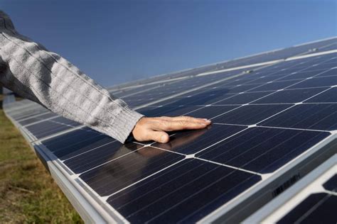 Cómo cargar coche eléctrico con paneles solares Chargeverse