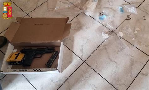 Catania Armi E Droga In Casa Un Arresto Live Sicilia