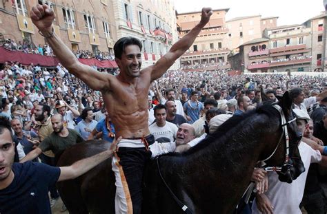 Siena La Lupa Vince Il Palio Dell Assunta 2016 E Fa Cappotto FOTO