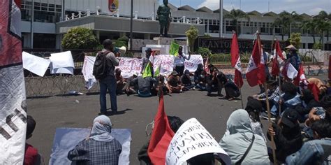 Bertemu Wabup Jember Pendemo Tolak Tambang Pasir Besi Dan Tambak Udang