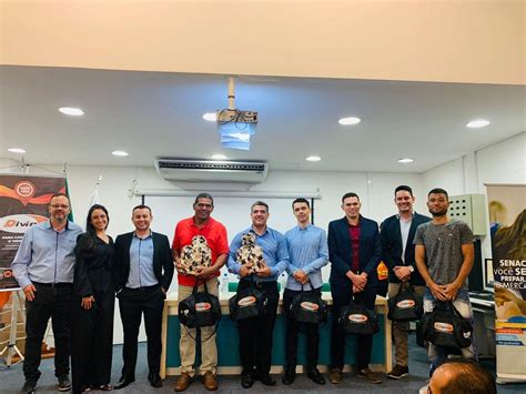 Curso De Forma O De Instaladores Da Divine E Senac Forma Primeira