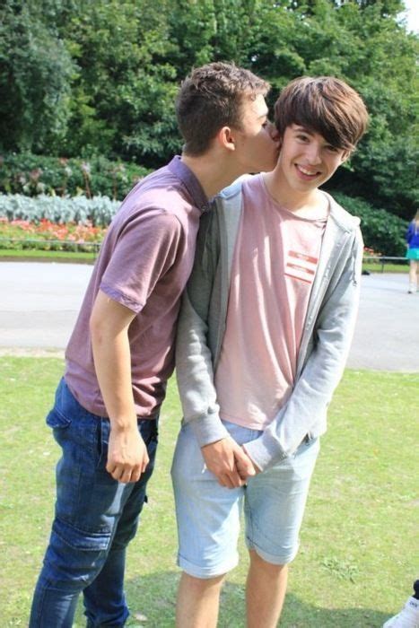 Omg They Are So Cute Shipity Ship Ship Otp Hommes Gays Hommes Qui Sembrassent Film