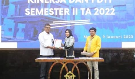 BERITATOTABUAN Wali Kota Tatong Bara Terima LHP Audit Kinerja