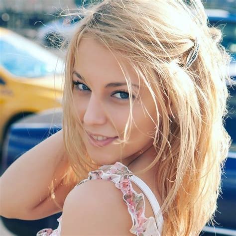 Nikia A On Instagram Nikiaa164 Golden Hair Follow Us To Get More Glimpse Of This Beauty