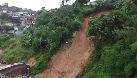 Penampakan Mengerikan Banjir Dan Tanah Longsor Hantam Permukiman Warga