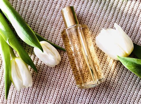In Love Again Yves Saint Laurent Una Fragranza Da Donna 1998