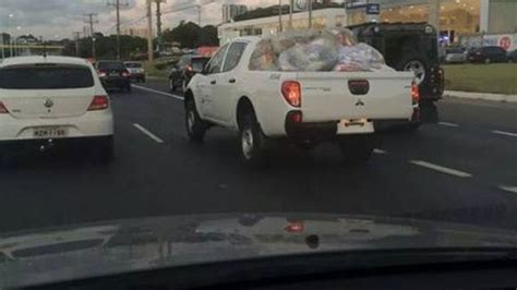 Carro Da Sesab Flagrado Transportando Cesta B Sica Na Paralela