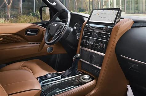 شبيهة نيسان باترول سيارة لوكس انفينيتي 2024 INFINITI QX80 تصل