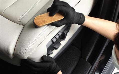 Cómo Limpiar Los Asientos de Tela del Coche Guía