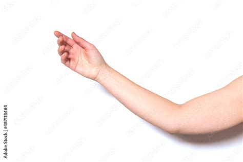 Un Brazo De Una Mujer Con La Palma De La Mano Abierta Sobre Fondo