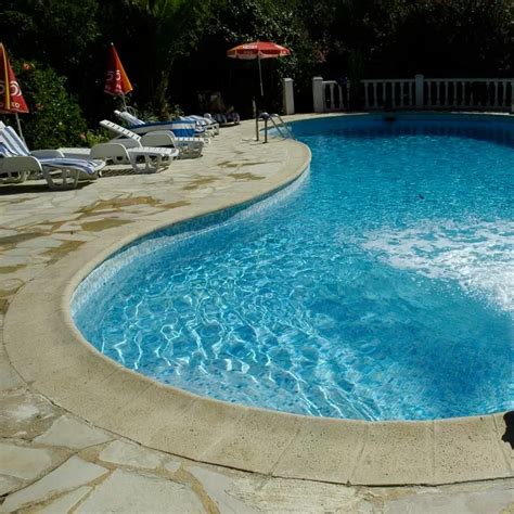Bien choisir le revêtement d une plage de piscine