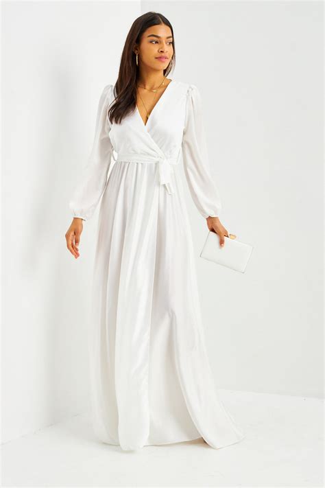 Robe longue blanche satinée ceinturée Brentiny Paris