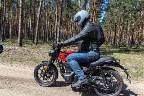 Royal Enfield HNTR 350 Stado Koni To Nie Wszystko Test Dane