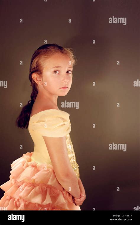 Portrait De Jeune Fille Photo Stock Alamy