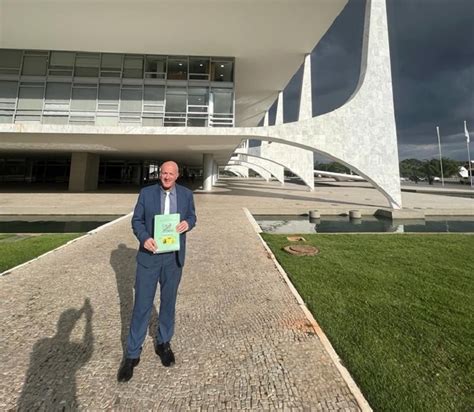 Prefeito cumpre roteiro em Brasília em busca de conquistas para