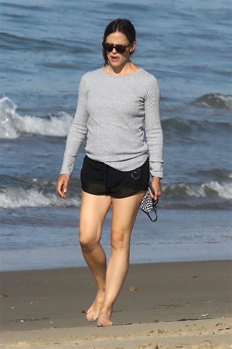 Jennifer Garner Beach In Malibu 07 15 2020 CelebMafia