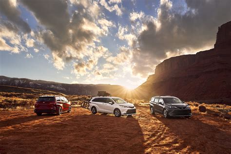 2021 Toyota Sienna Vs 2021 Chrysler Pacifica Spec Comparison Motor